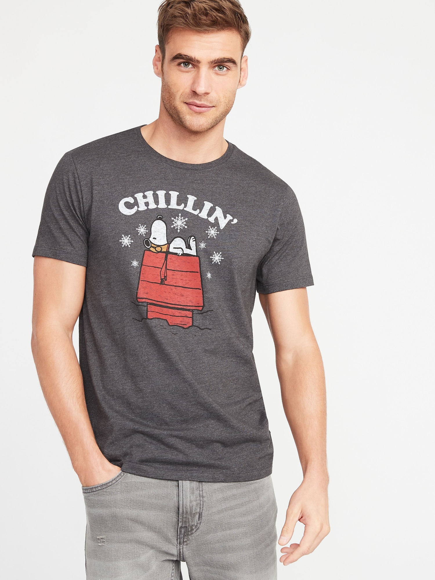 Peanuts® Snoopy "Chillin'" Tee for Men | Old Navy