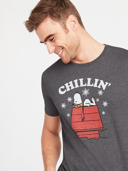 Peanuts® Snoopy "Chillin'" Tee for Men | Old Navy