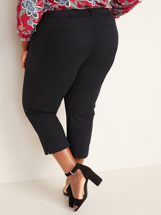 Mid-Rise Secret-Slim Pockets Pixie Chino Plus-Size Capri Pants | Old Navy